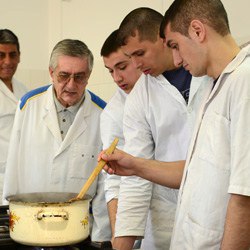 Au învăţat meseria de bucătar în puşcărie - Stiri si informatii din ...