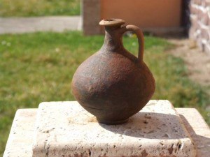 Ulcior roman, descoperit de un țăran, la Râu de Mori, în timp ce își ...