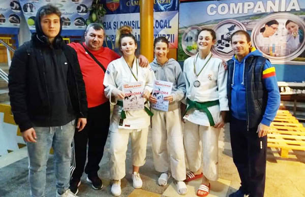 Judoka de la LPS Cetate Deva, medaliaţi la Câmpia Turzii - Stiri si ...
