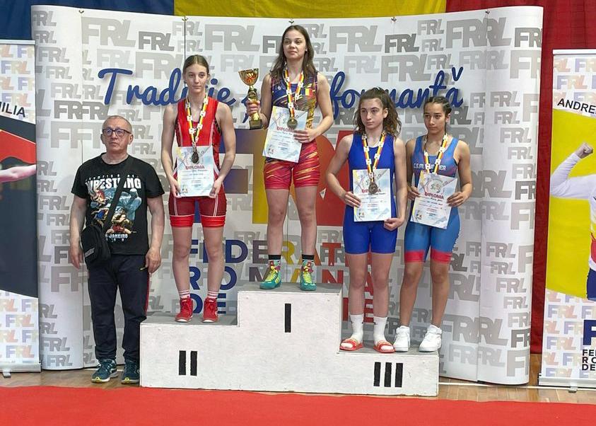 LUPTE LIBERE. Medalii și pentru cluburile din Hunedoara și Petroșani la ...